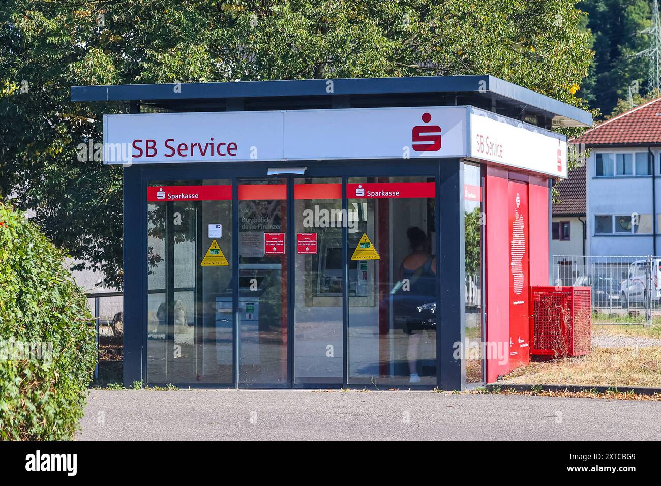 Atm usage hi-res stock photography and images - Alamy