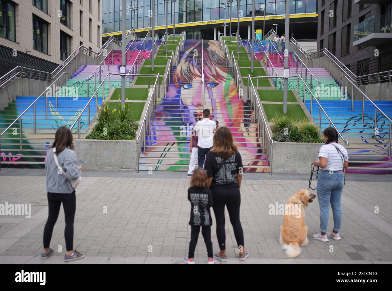 Taylor swift murals hi-res stock photography and images - Alamy