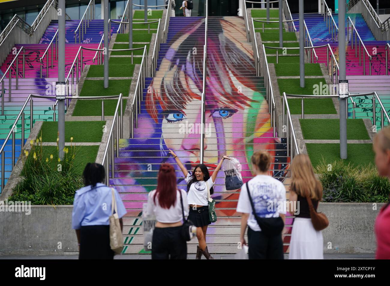 Taylor swift murals hi-res stock photography and images - Alamy