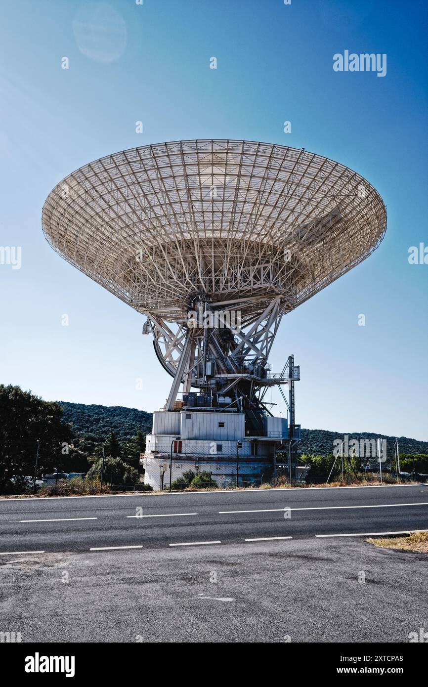 Deep space network antenna nasa hi-res stock photography and images - Alamy