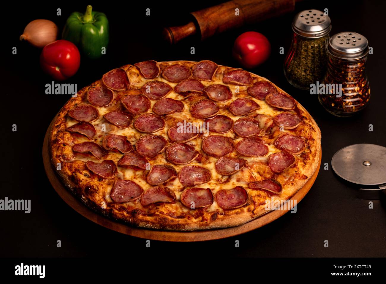 Pizza de peperoni hi-res stock photography and images - Alamy Pizza de peperoni hi-res stock photography and images - Alamy