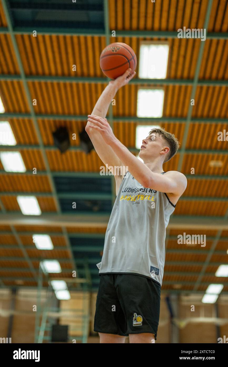 Dominykas Pleta (MHP Riesen Ludwigsburg #21), GER, MHP Riesen ...
