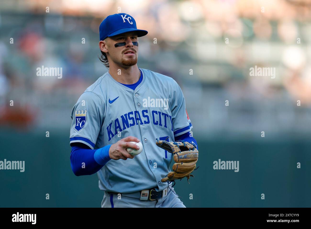 Bobby Witt Jr. #7 of the Kansas City Royals warms up prior to a game ...