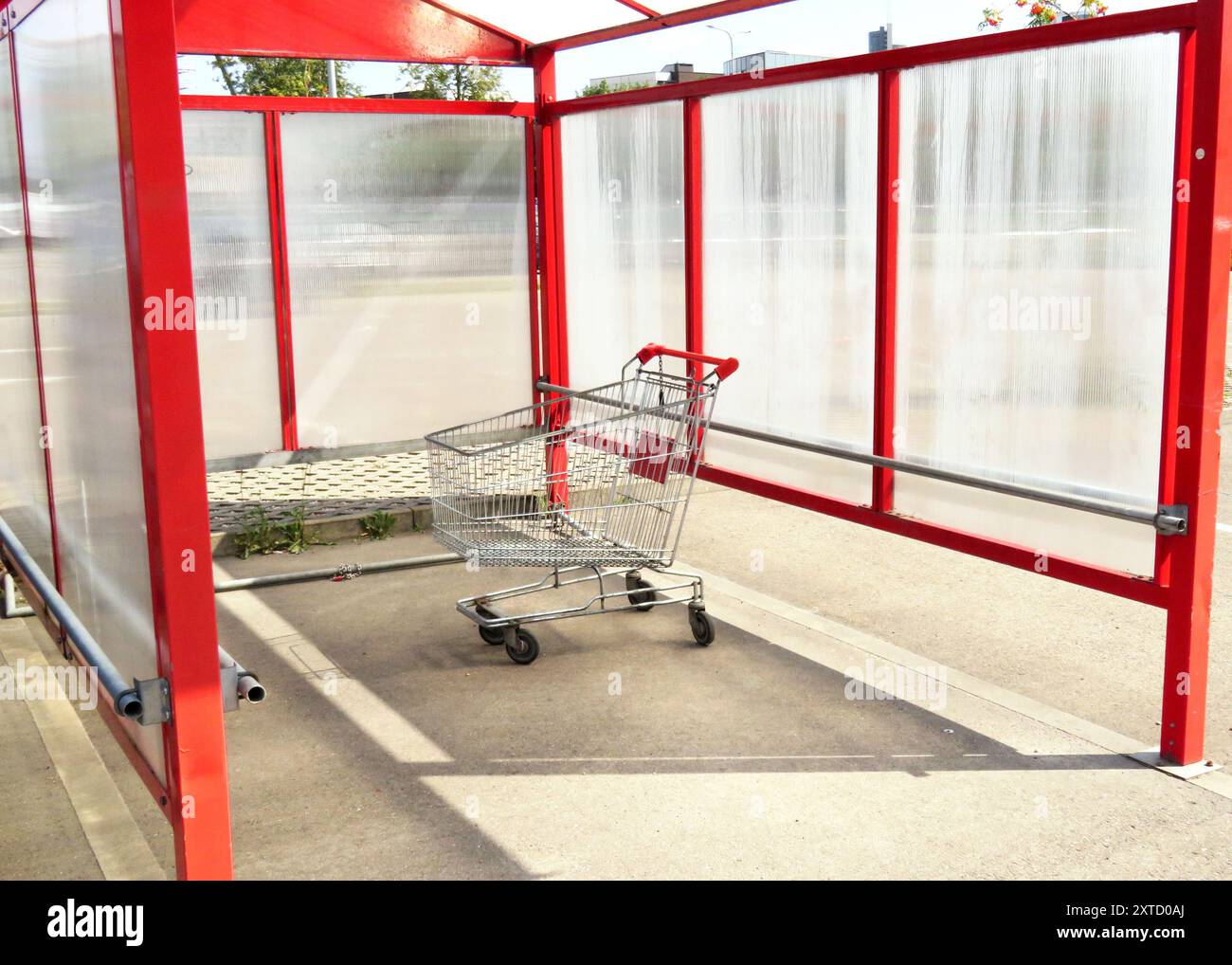 Customer standing with empty shopping cart in supermarket hi-res stock ...