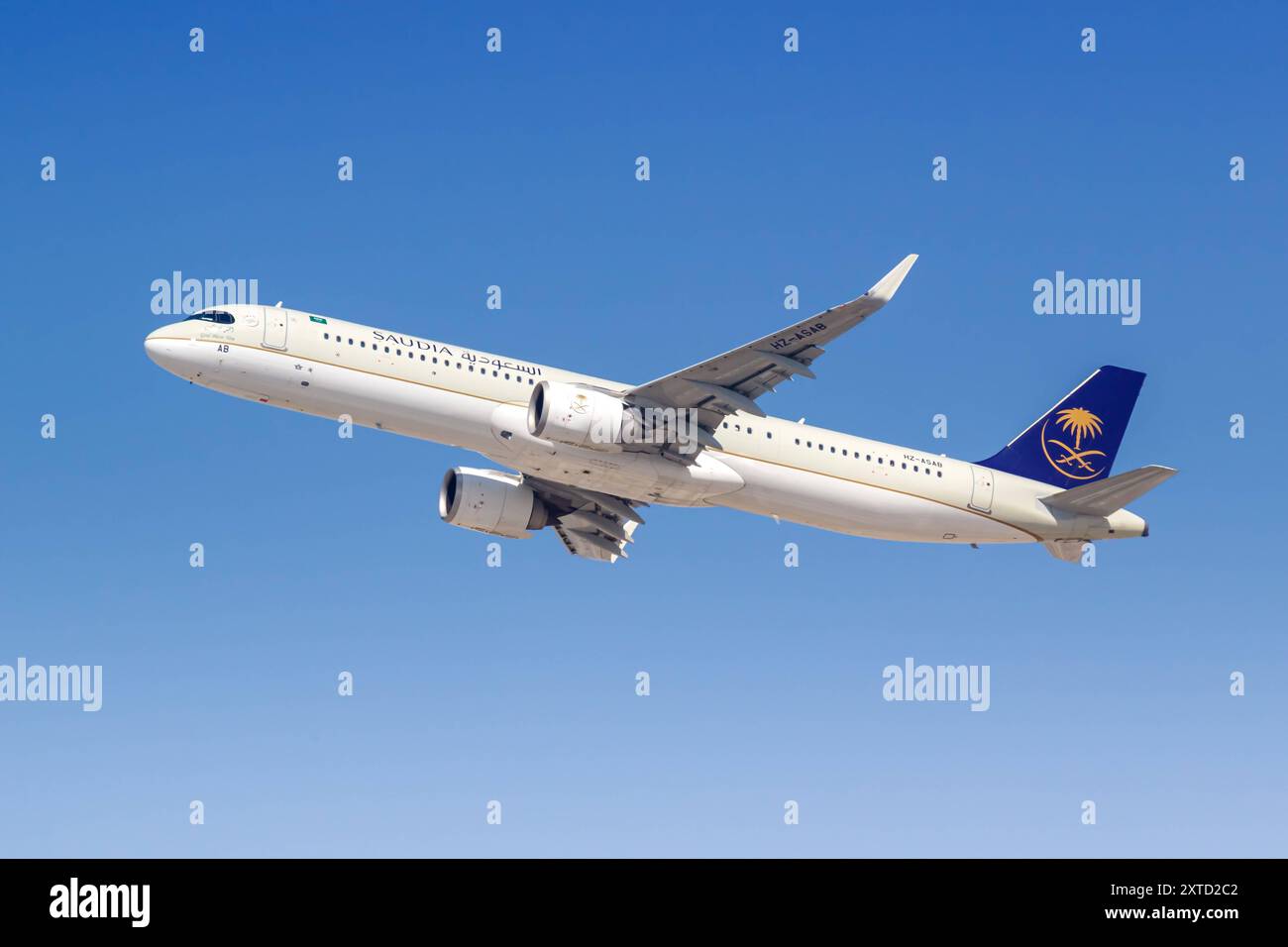 Saudia Airbus A321neo Flugzeug Flughafen Dubai in den Vereinigten ...