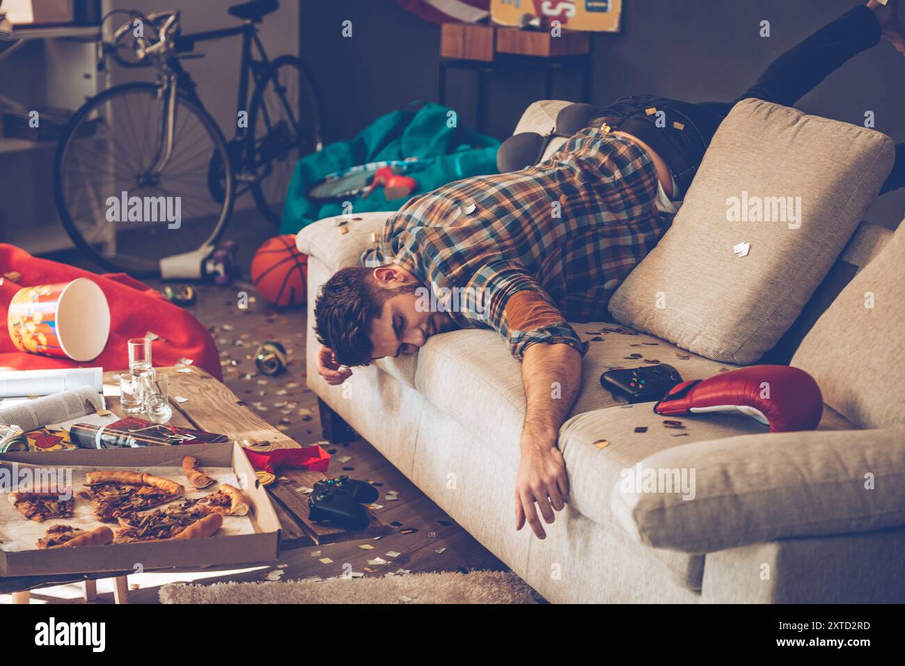 Men drunk passed out hi-res stock photography and images - Alamy