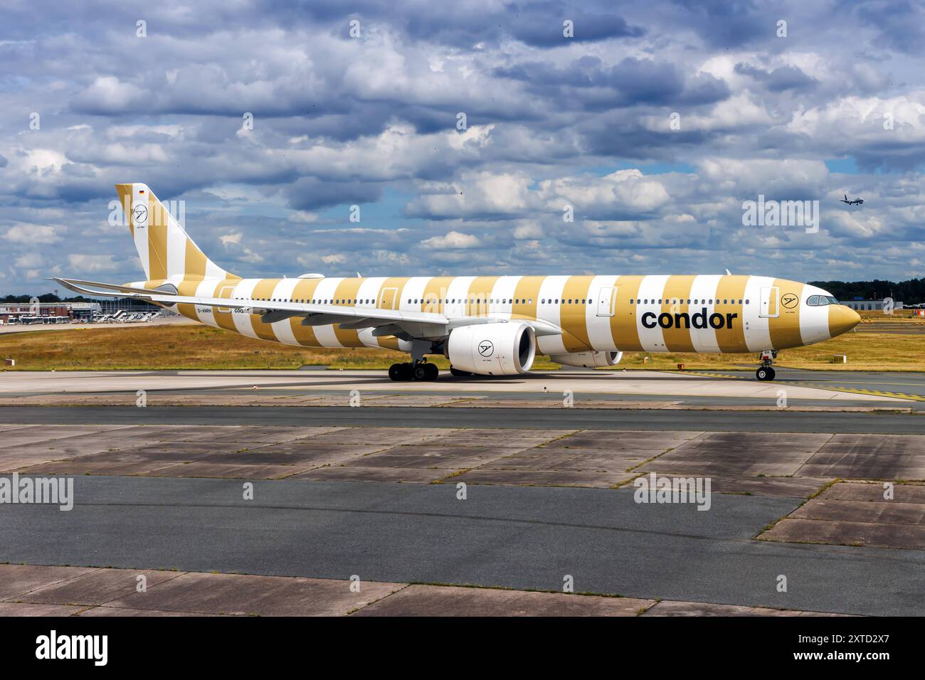 Condor Airbus A330-900 Flugzeug Flughafen Frankfurt in Deutschland ...