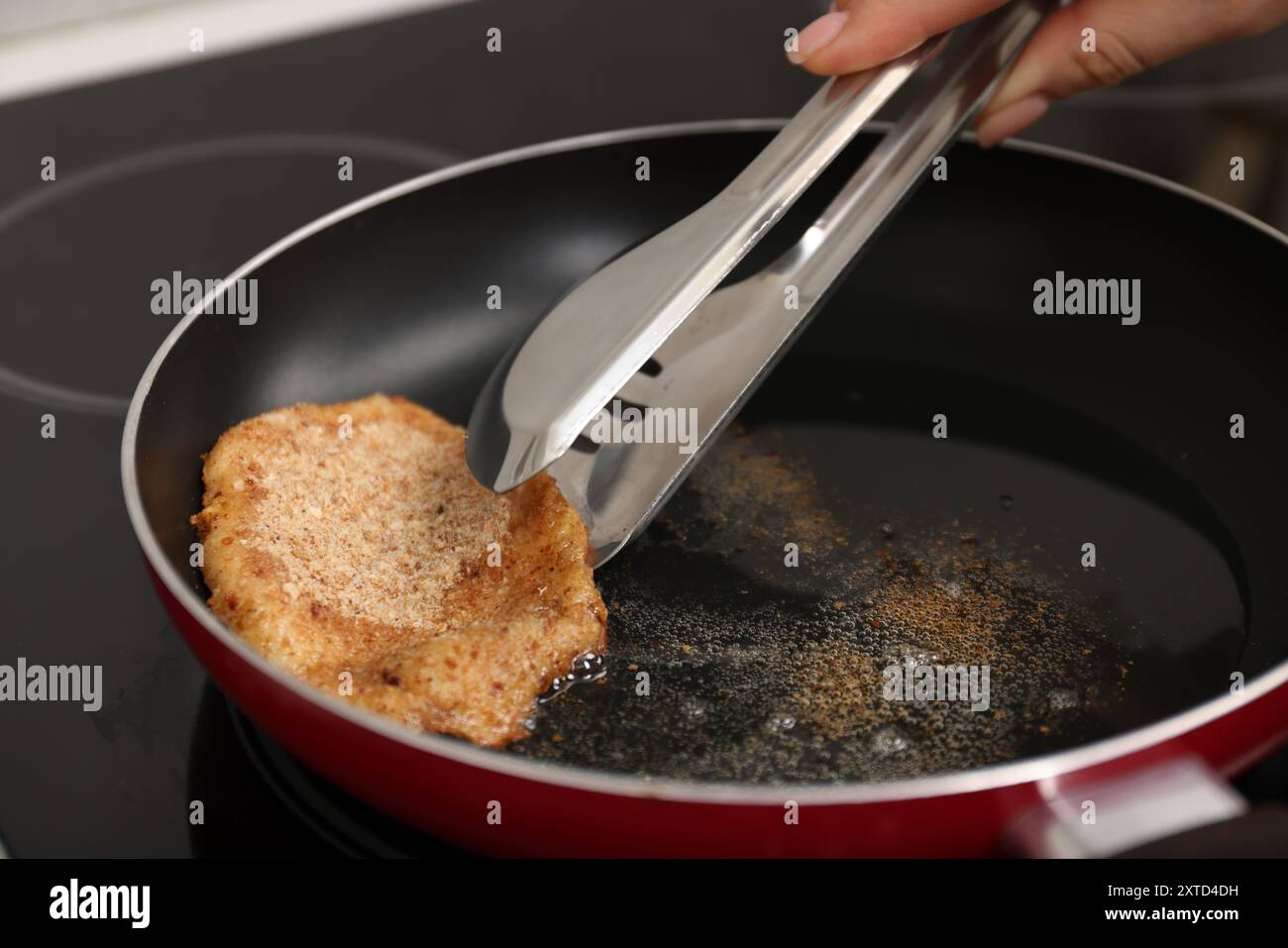 Wiener schnitzel woman hi-res stock photography and images - Alamy