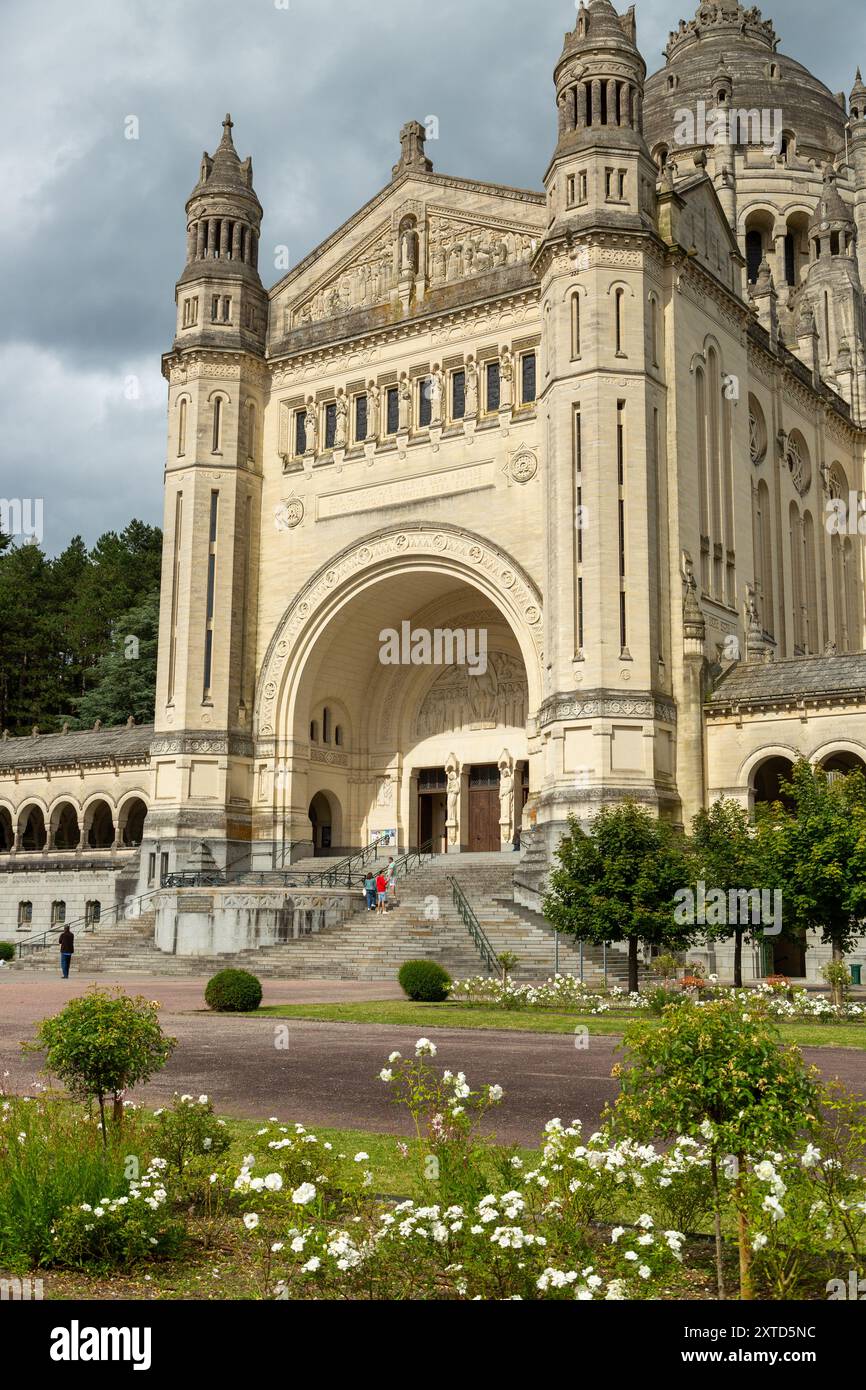 French pilgrimage site hi-res stock photography and images - Alamy