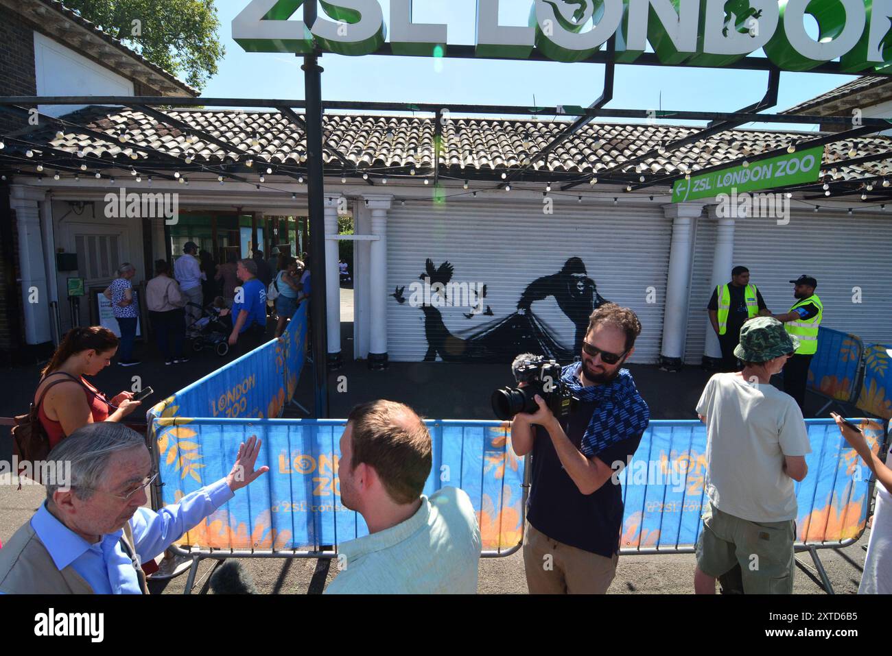 London, UK. 13th Aug, 2024. Banksy unveils ninth animal artwork at ...