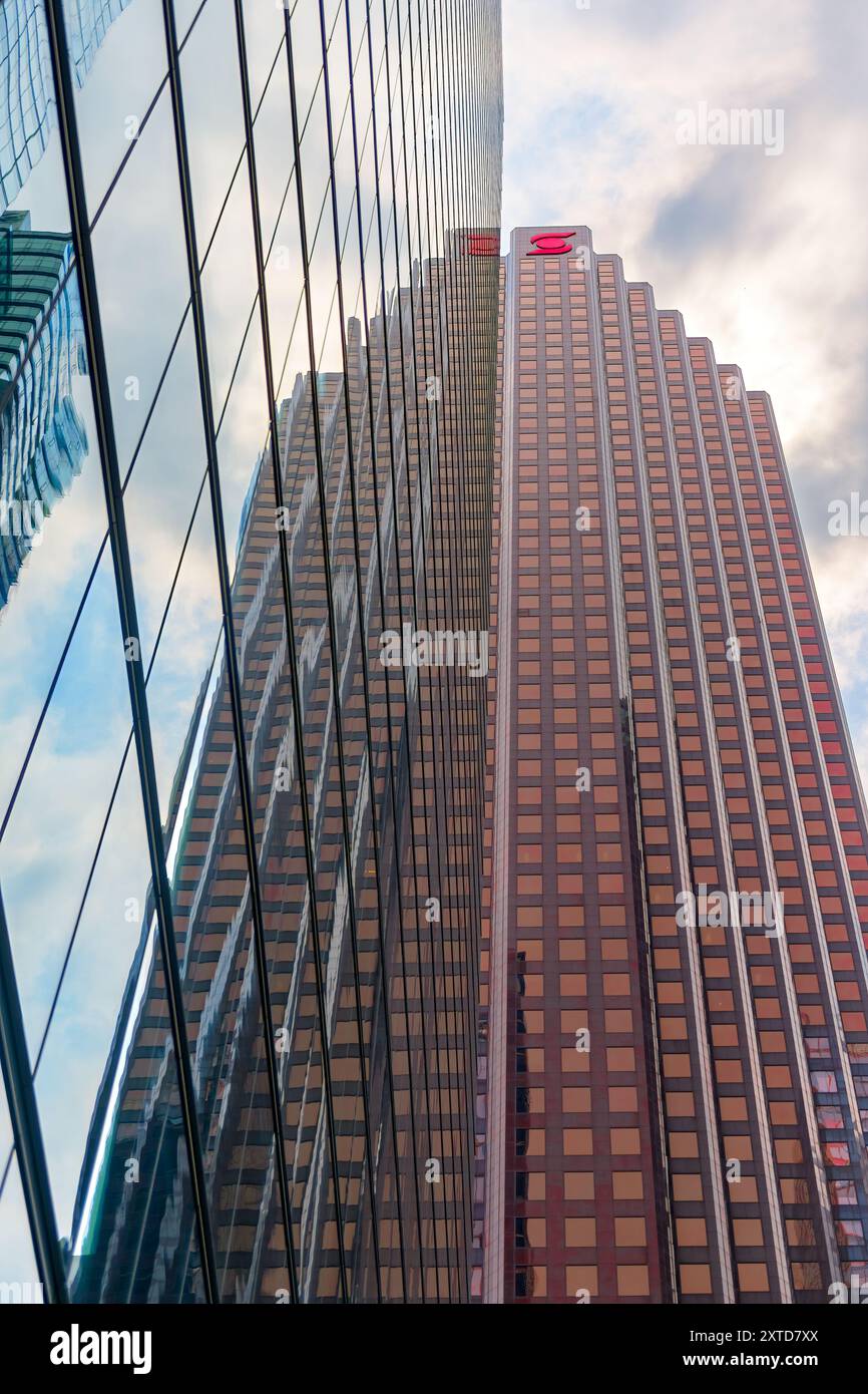 Abstract view of skyscraper hi-res stock photography and images - Alamy