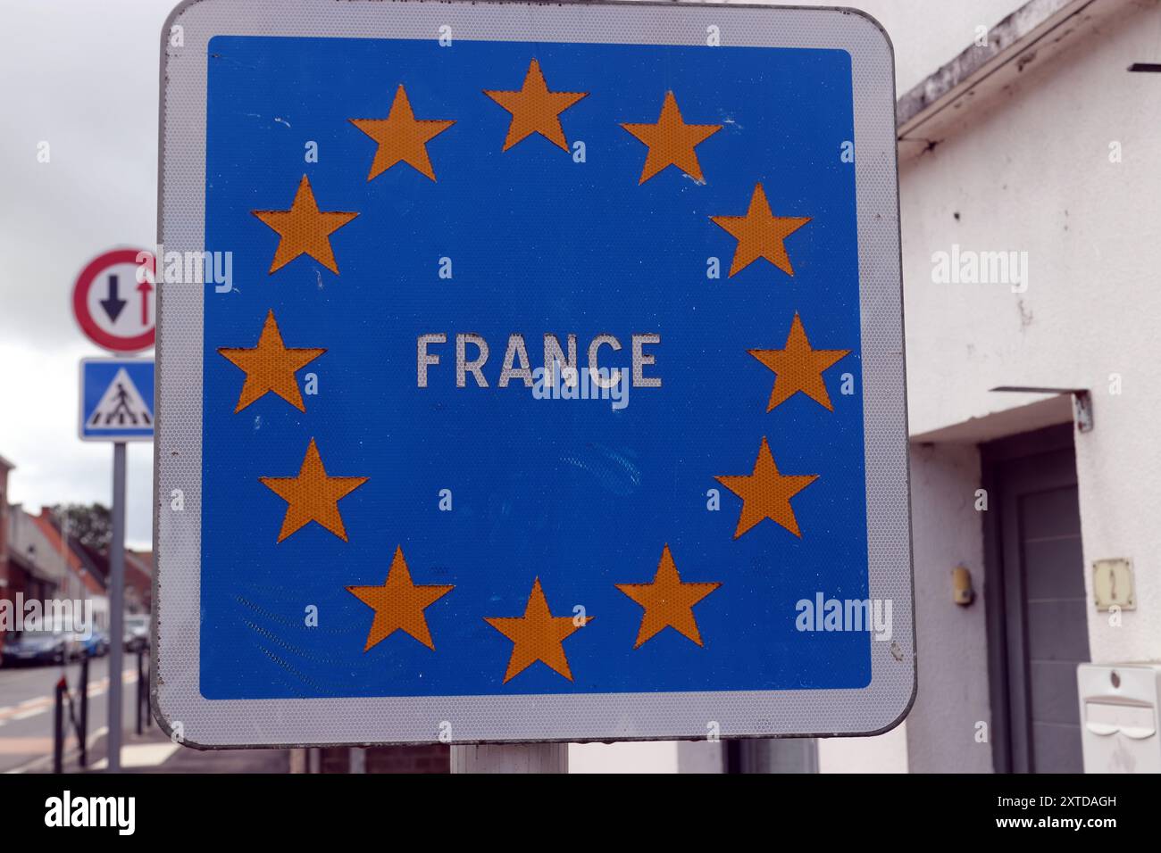 France Border Sign Stock Photo - Alamy