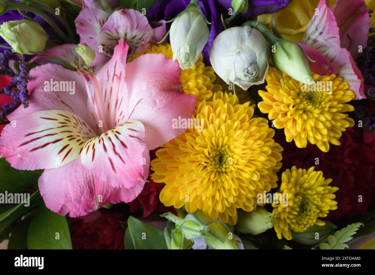 Bouguet of flowers hi-res stock photography and images - Alamy