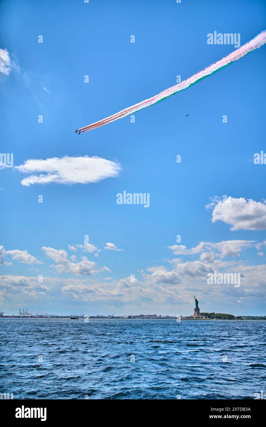 Italian air force jets frecce tricolore flyover statue of liberty hi ...