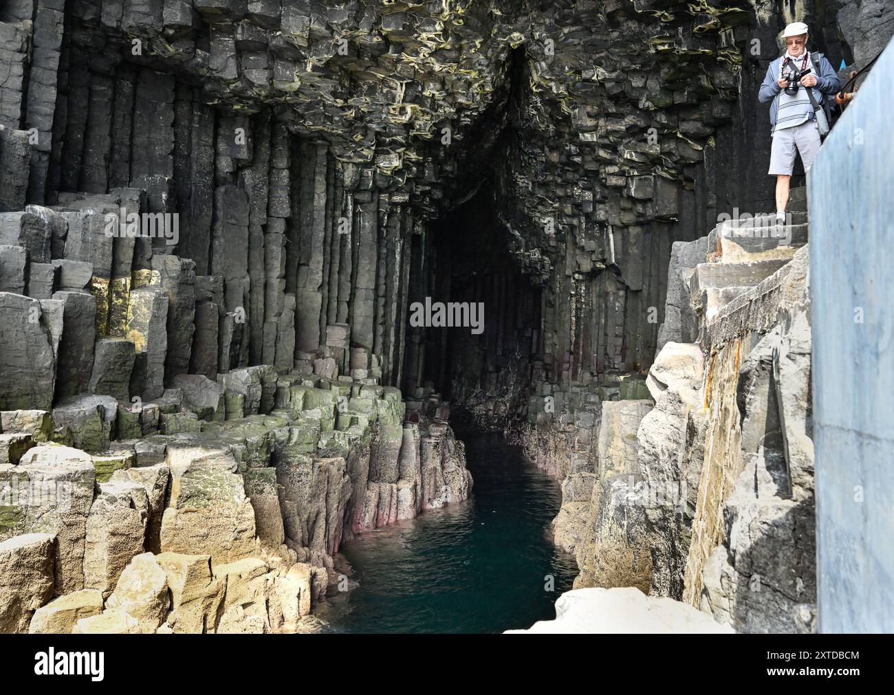 Iona scotland cave hi-res stock photography and images - Alamy