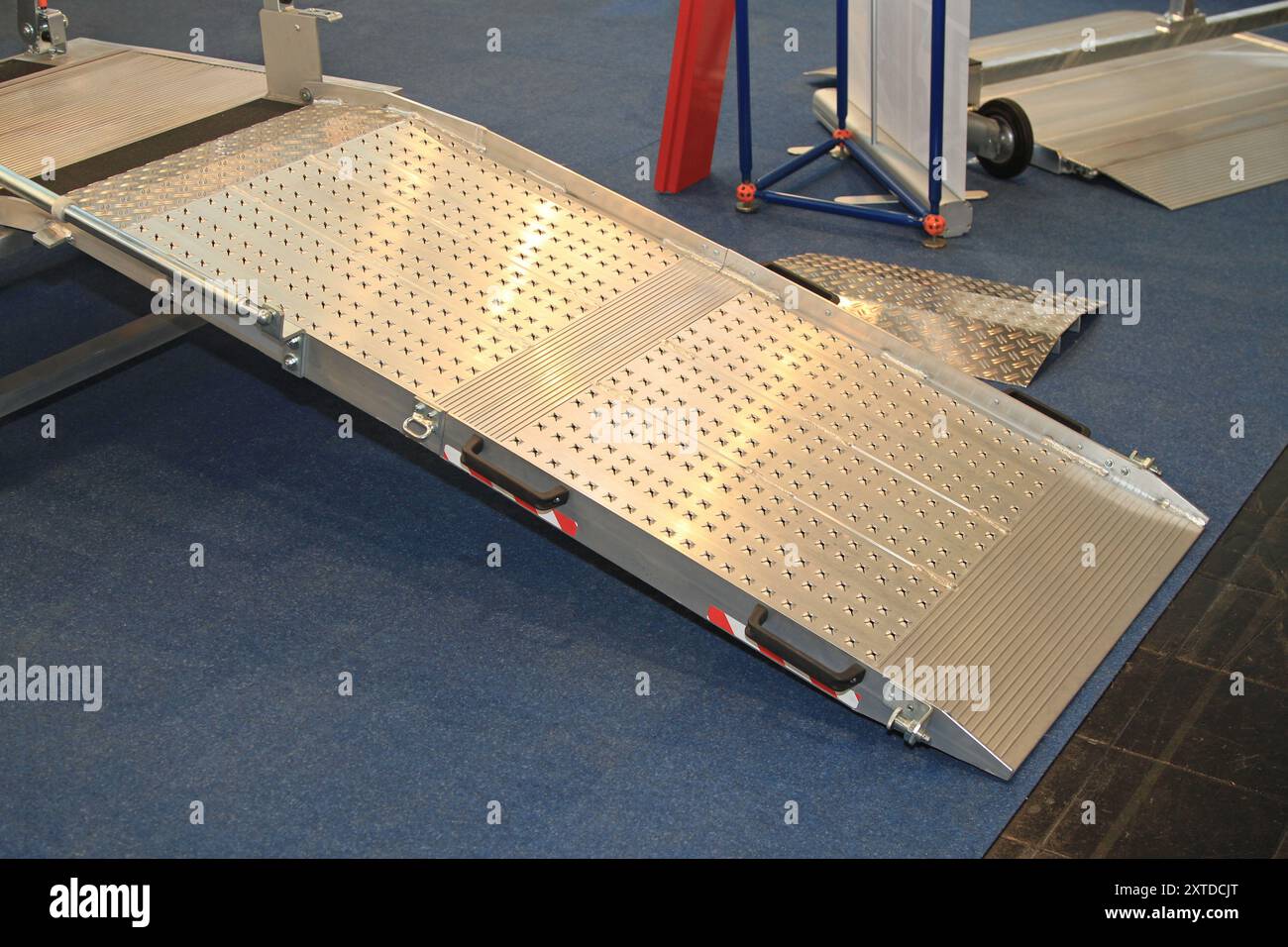 Extended Stainless Steel Perforated Ramp With Hydraulic for Wheelchair ...