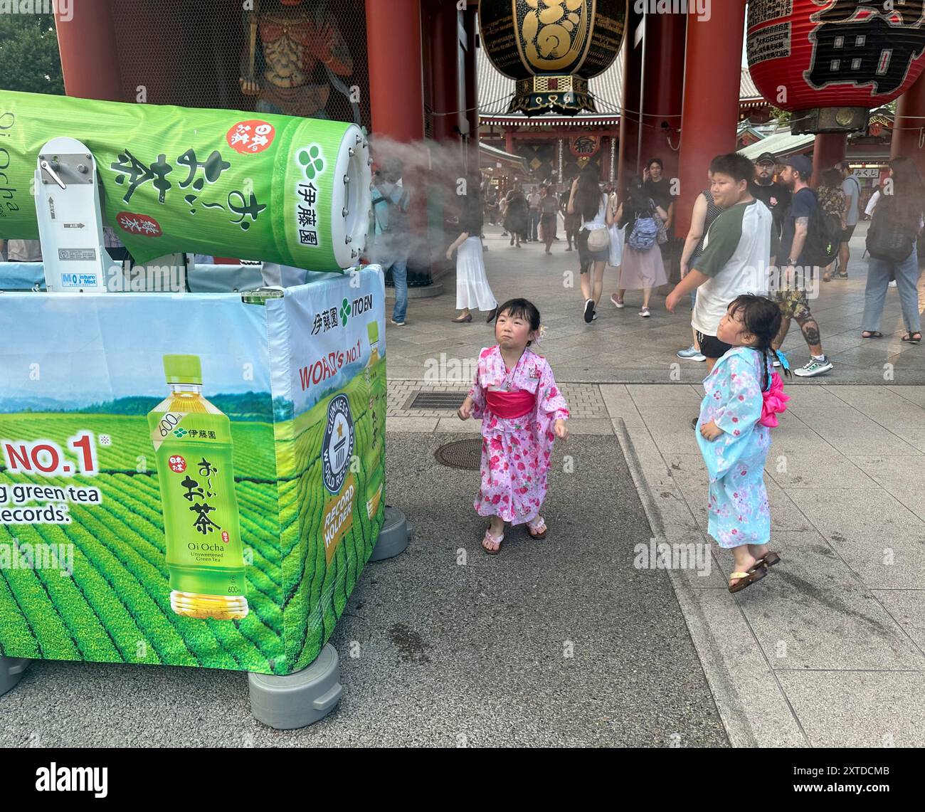 Japanese traditional outfit kids hi-res stock photography and images ...