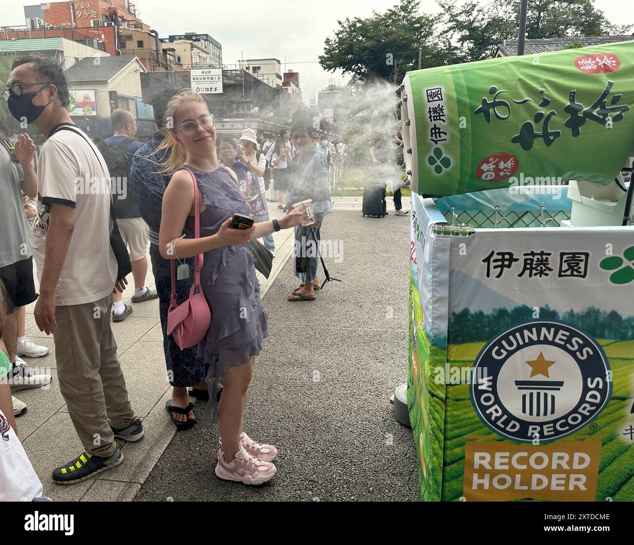 EXTREME HEAT IN JAPAN HOW TO COOL OF AT SENSO-JI TEMPLE Stock Photo - Alamy