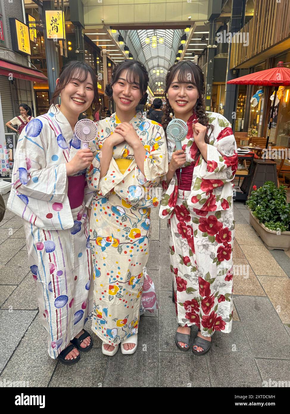 Japanese women smile in hi-res stock photography and images - Alamy