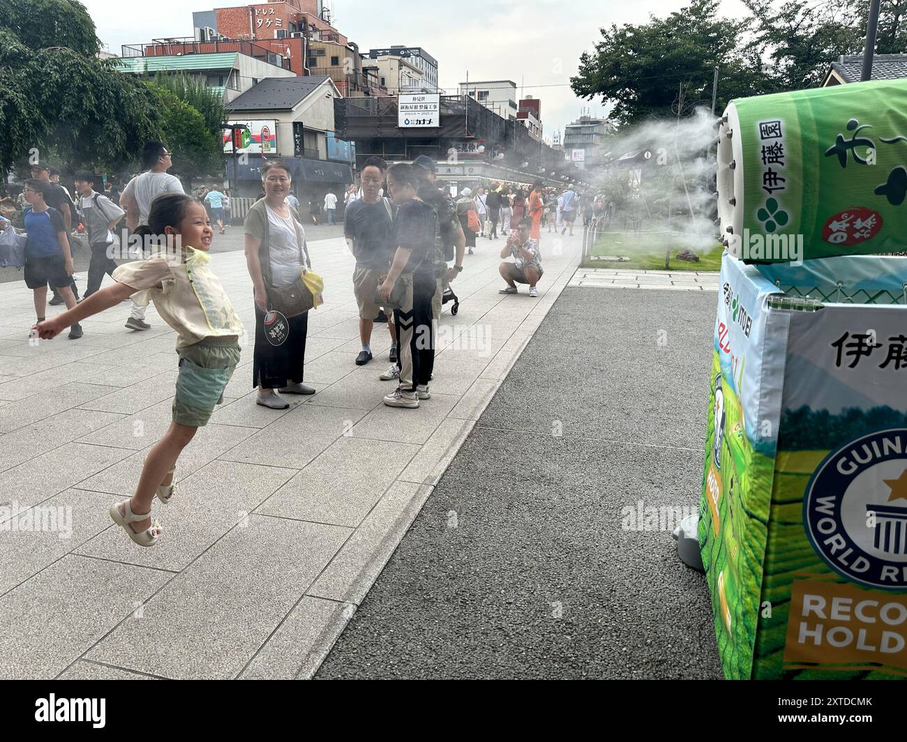 EXTREME HEAT IN JAPAN HOW TO COOL OF AT SENSO-JI TEMPLE Stock Photo - Alamy