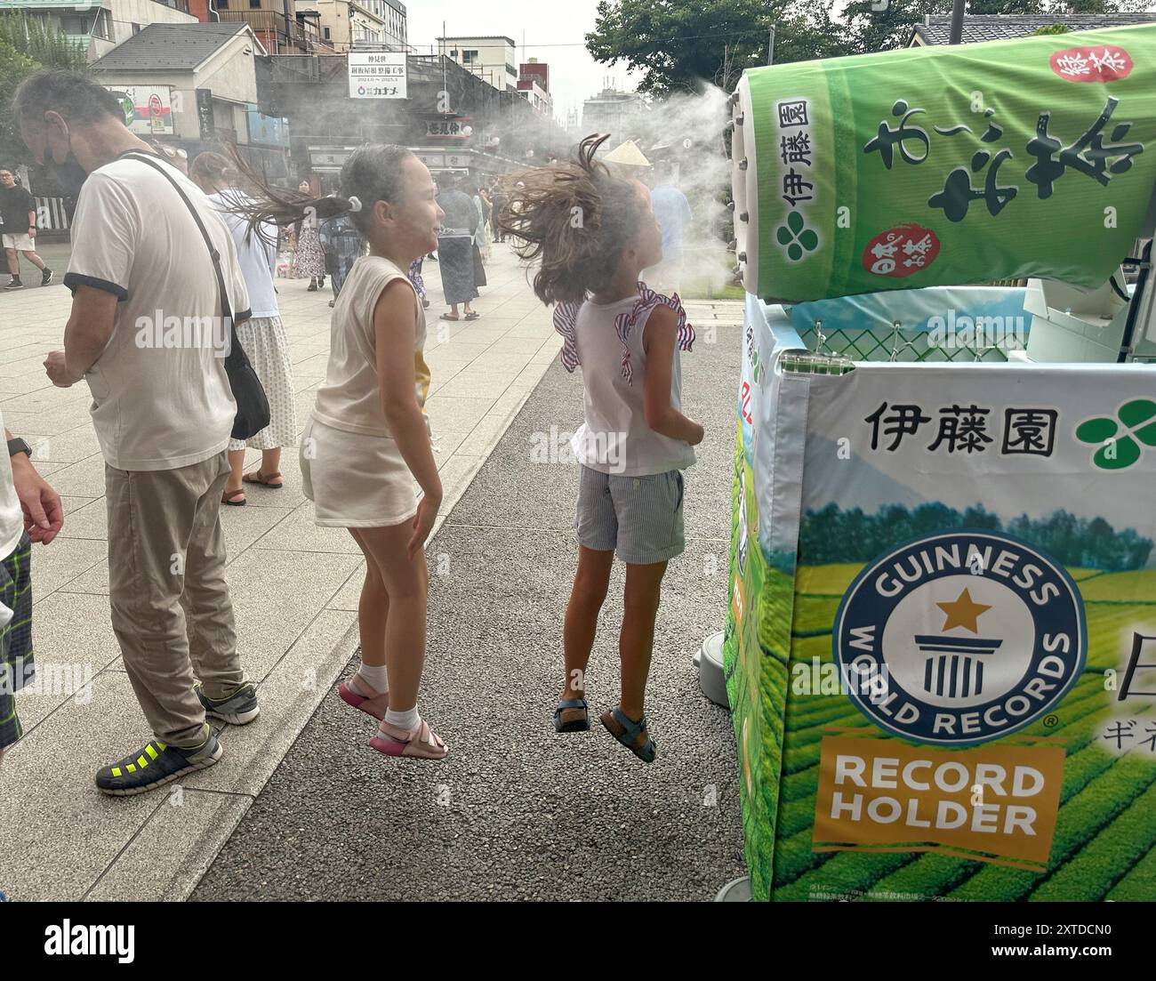 EXTREME HEAT IN JAPAN HOW TO COOL OF AT SENSO-JI TEMPLE Stock Photo - Alamy