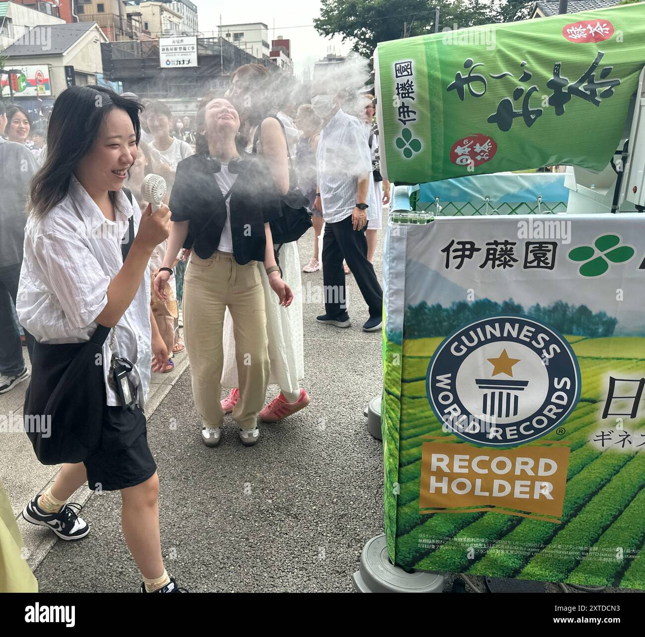 EXTREME HEAT IN JAPAN HOW TO COOL OF AT SENSO-JI TEMPLE Stock Photo - Alamy
