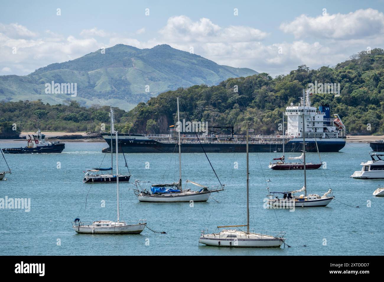 Boats in the Panama Canal (Canal de Panama Stock Photo - Alamy