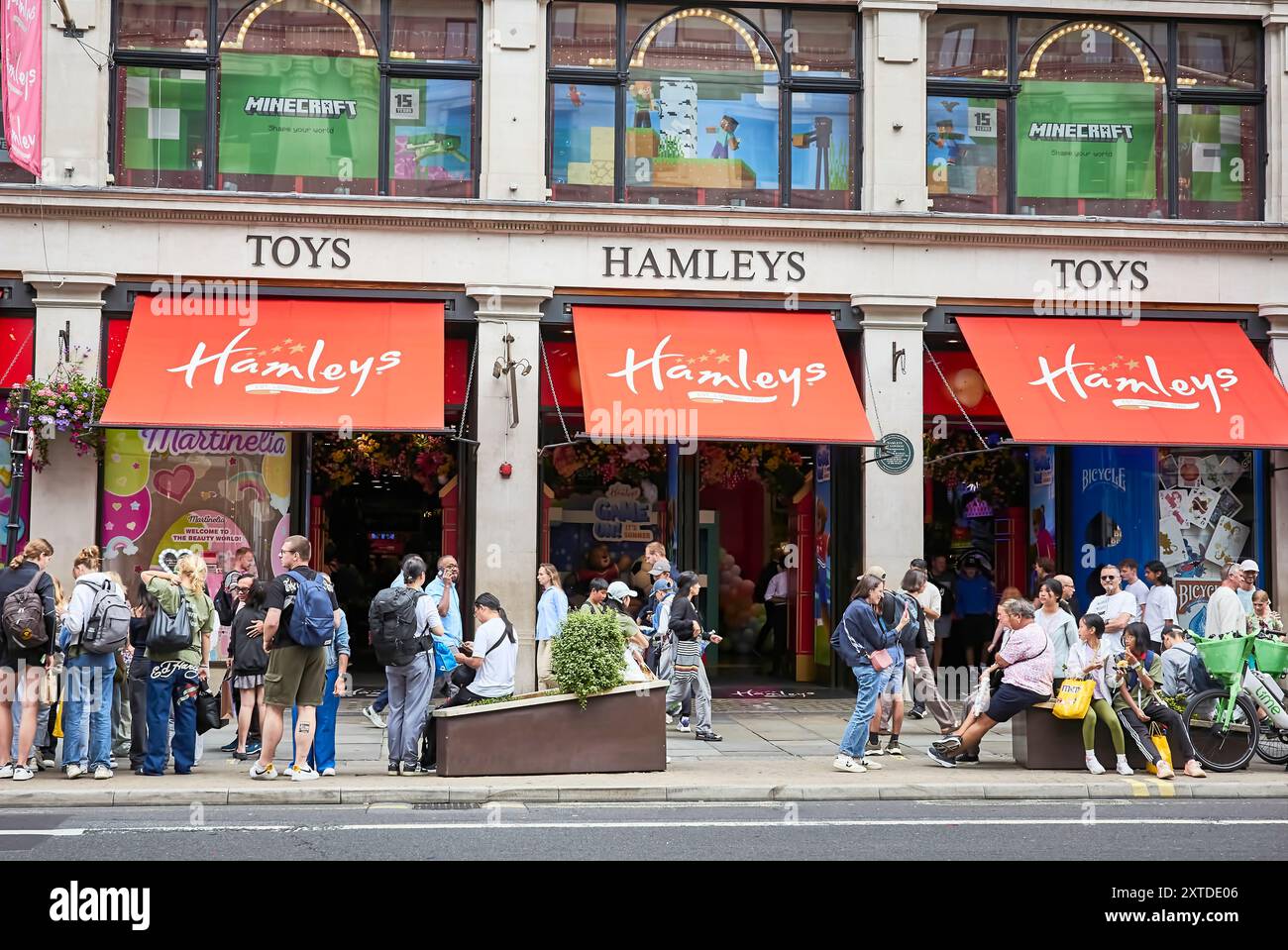 Hamleys toy shop, Regent Street, London, England Stock Photo - Alamy