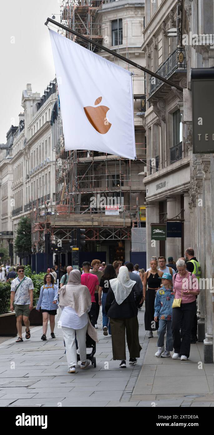 Apple shop, Regent Street, London, England Stock Photo - Alamy