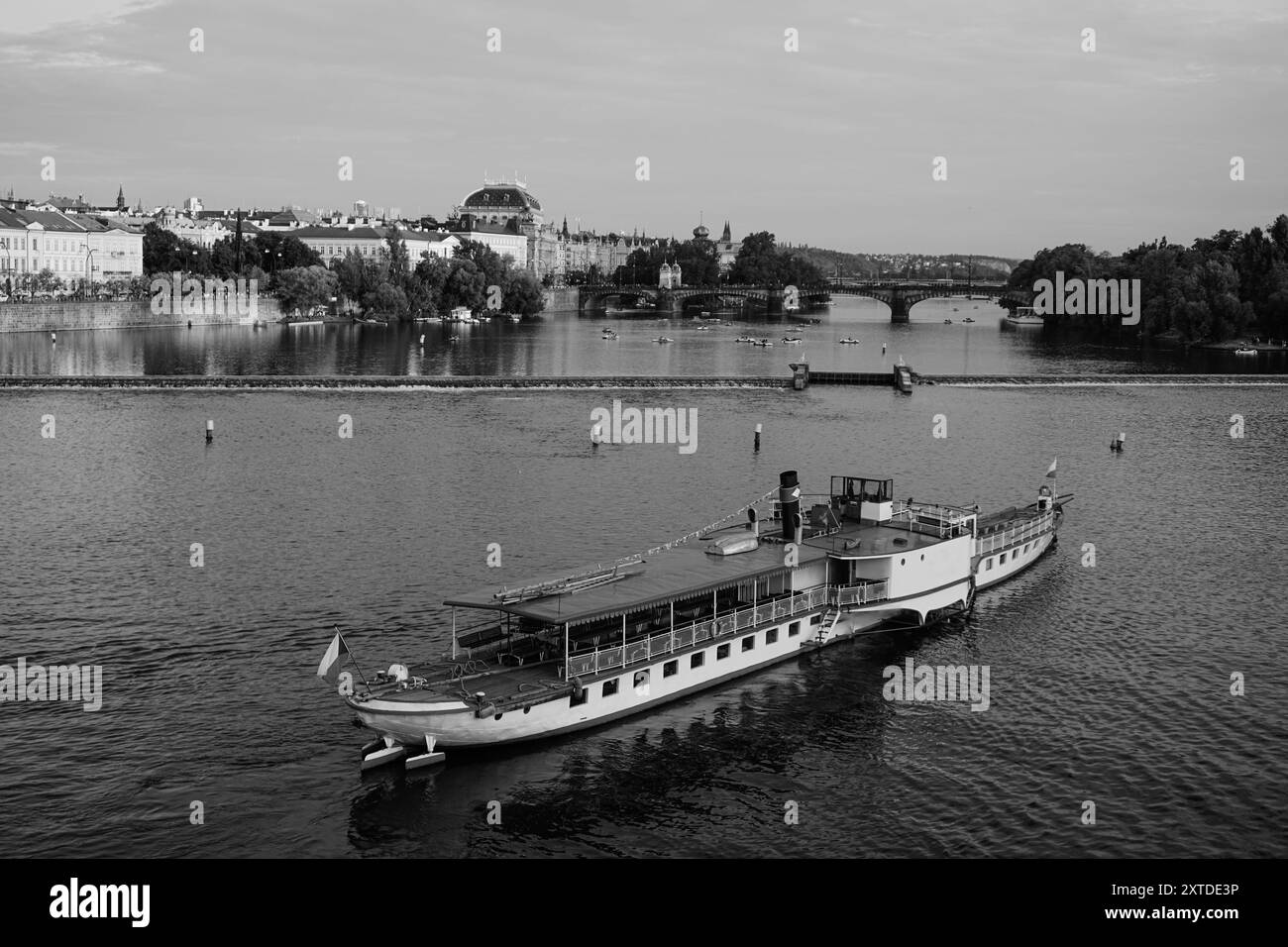 Cityscape river cruise Black and White Stock Photos & Images - Alamy