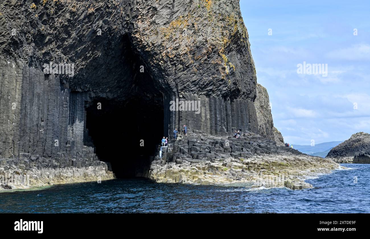 Fingal’s cave staffa hi-res stock photography and images - Alamy