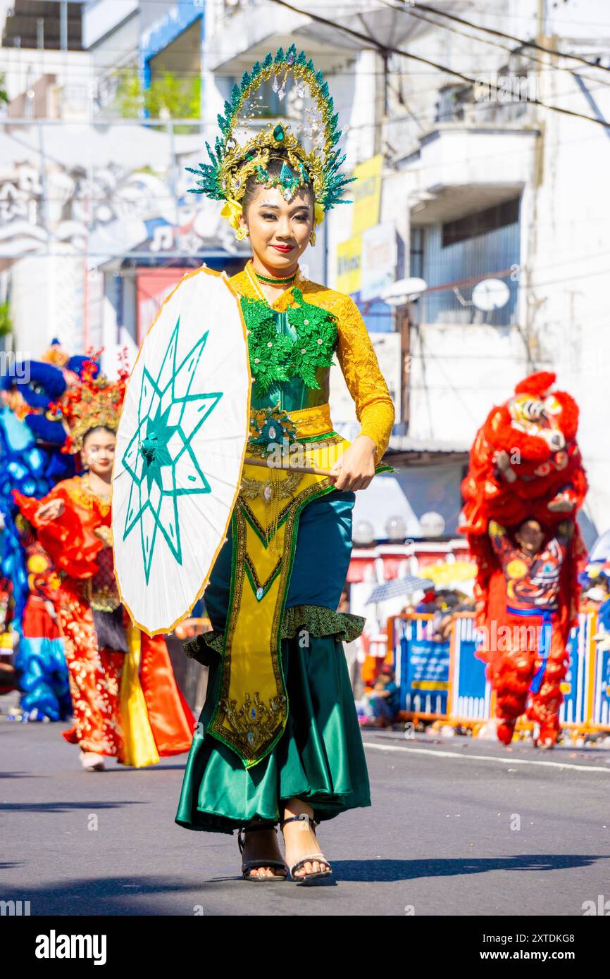 Asean traditional clothes hi-res stock photography and images - Alamy