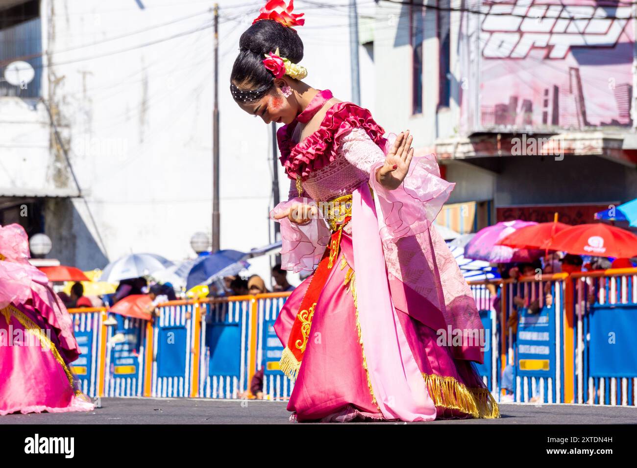 Kutha kembang dance hi-res stock photography and images - Alamy