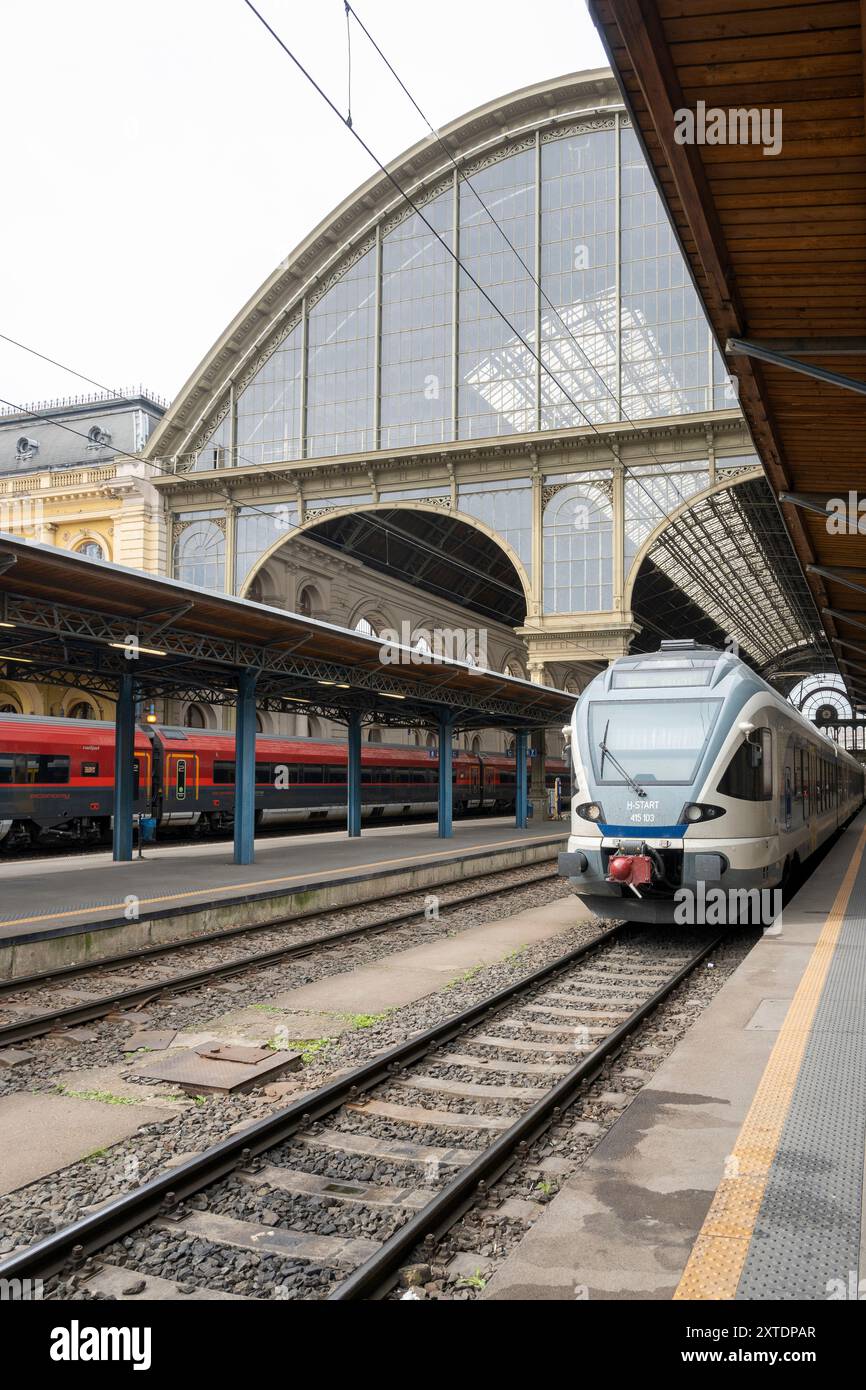 Electric Train at Budapest Keleti Station Stock Photo - Alamy