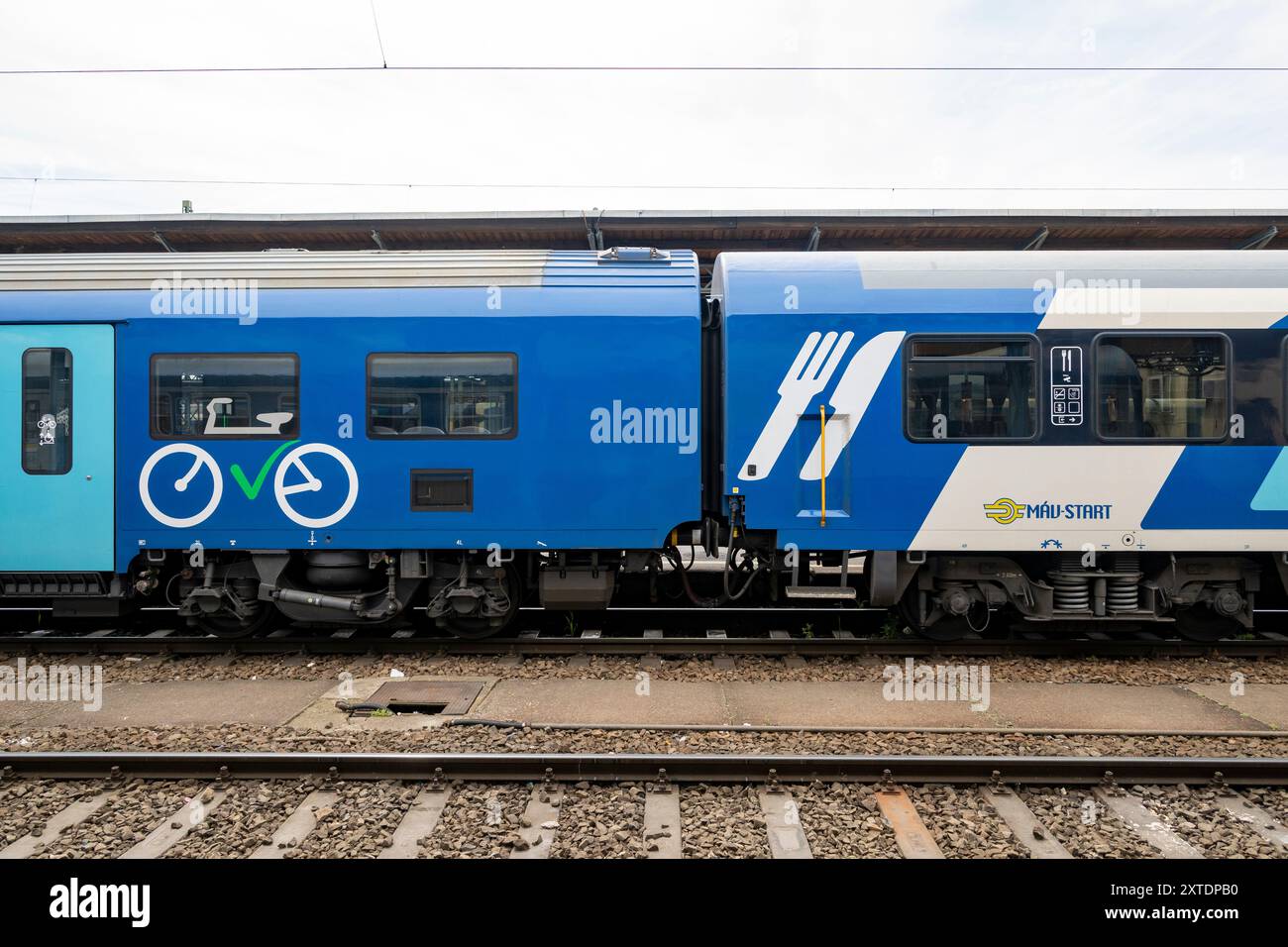 MAV - Hungarian Railways train at Budapest Keleti Station Stock Photo ...