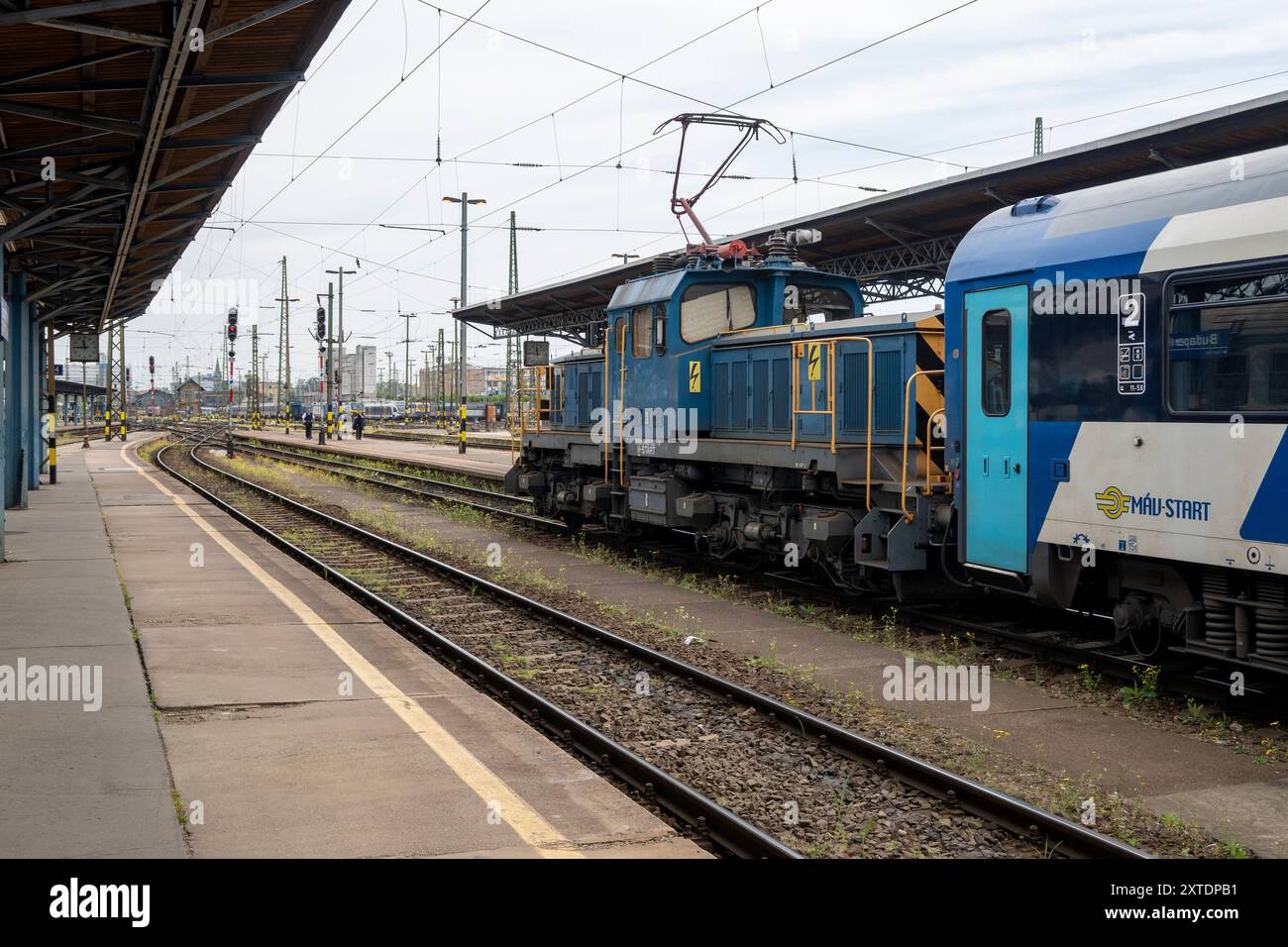 MAV - Hungarian Railways train at Budapest Keleti Station Stock Photo ...
