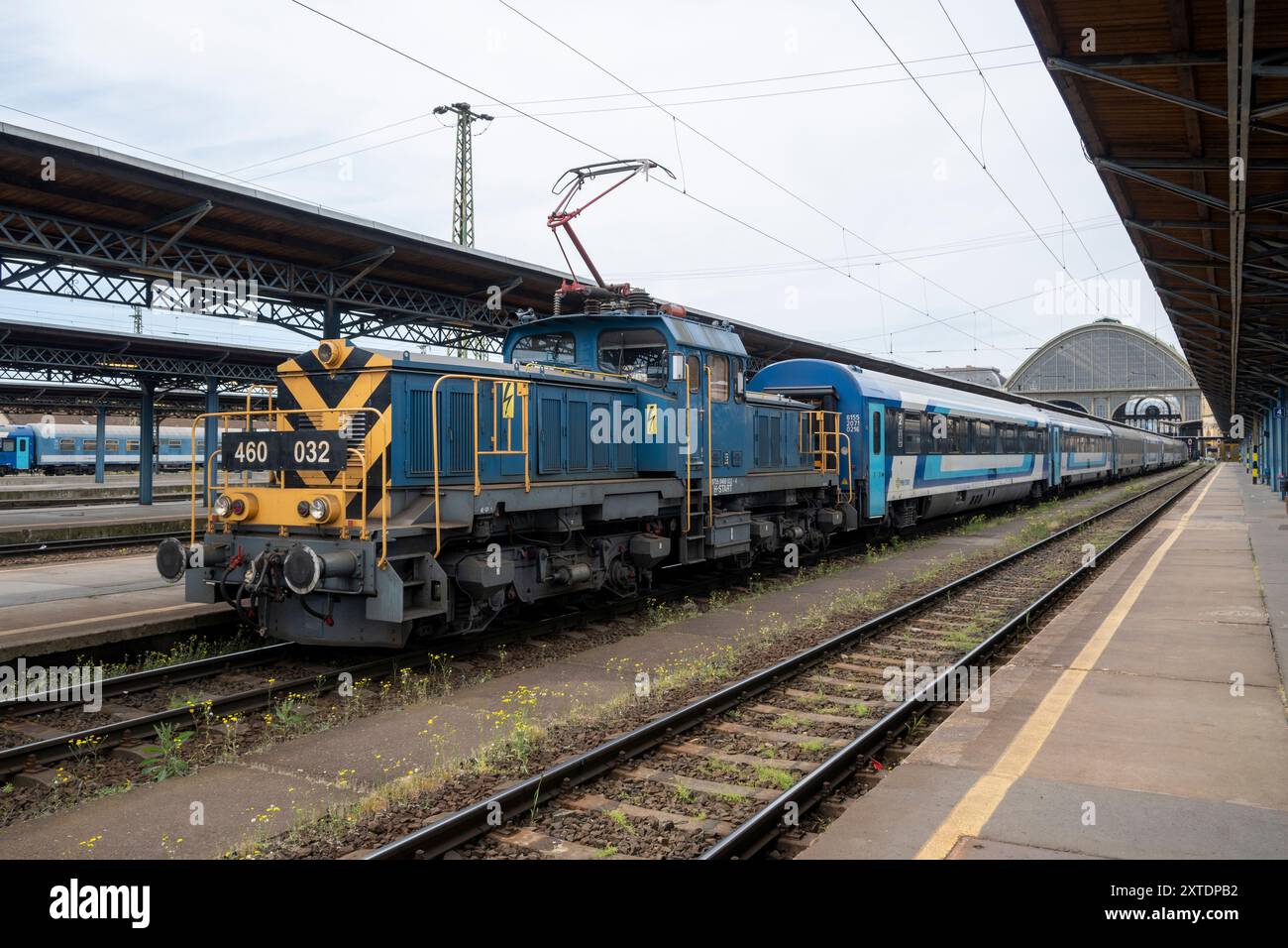 MAV - Hungarian Railways train at Budapest Keleti Station Stock Photo ...