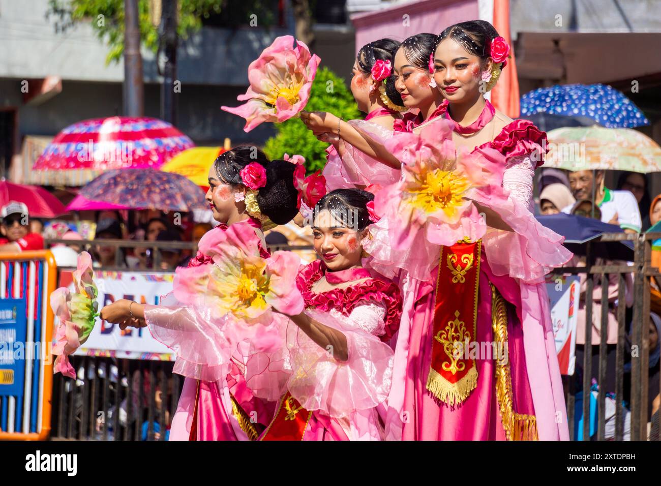 Nandakeswari and Kutha Kembang Dance from Malang on the 3rd BEN ...