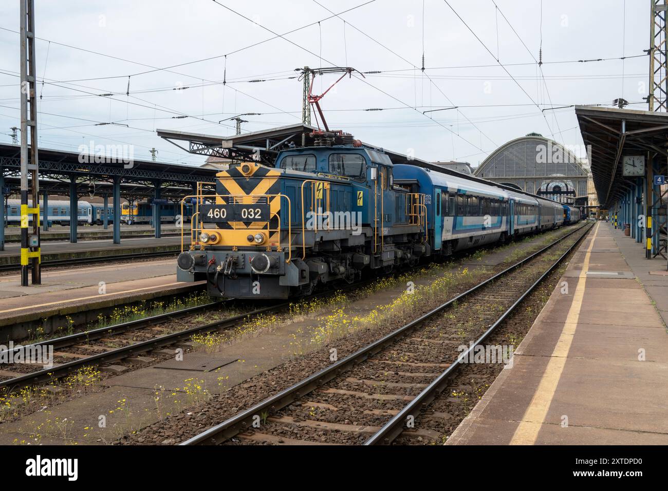 MAV - Hungarian Railways train at Budapest Keleti Station Stock Photo ...