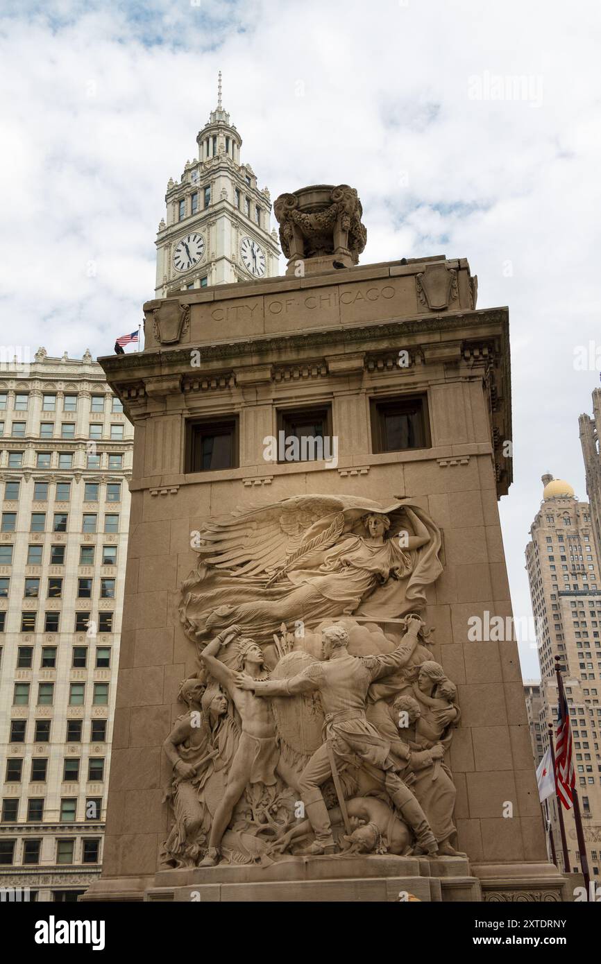 The DuSable Bridge, Wrigley building and the Modern Architecture Tower ...