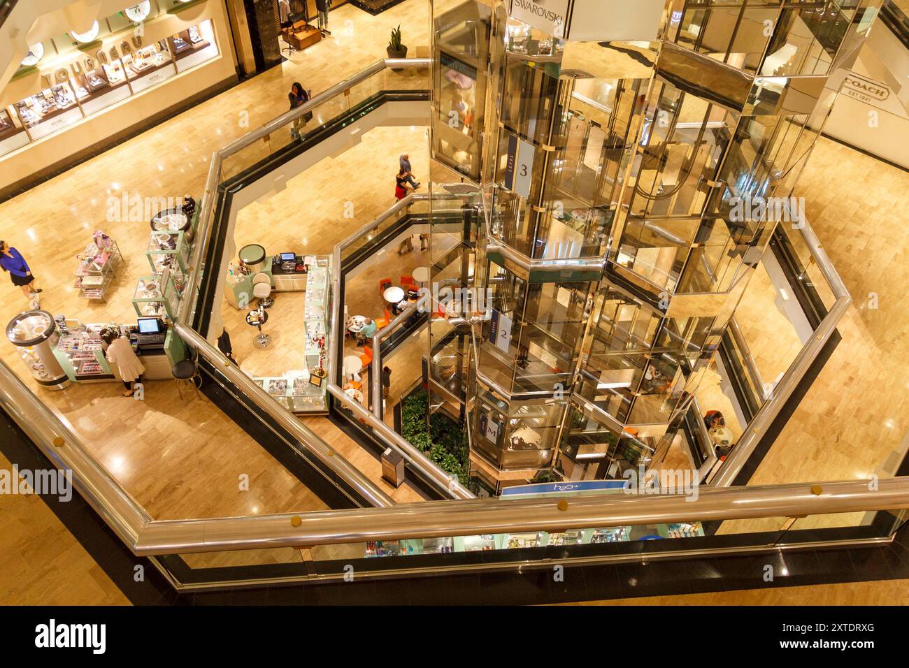Inside the Luxury Water Place Mall in Michigan Avenue, Magnificent Mile ...