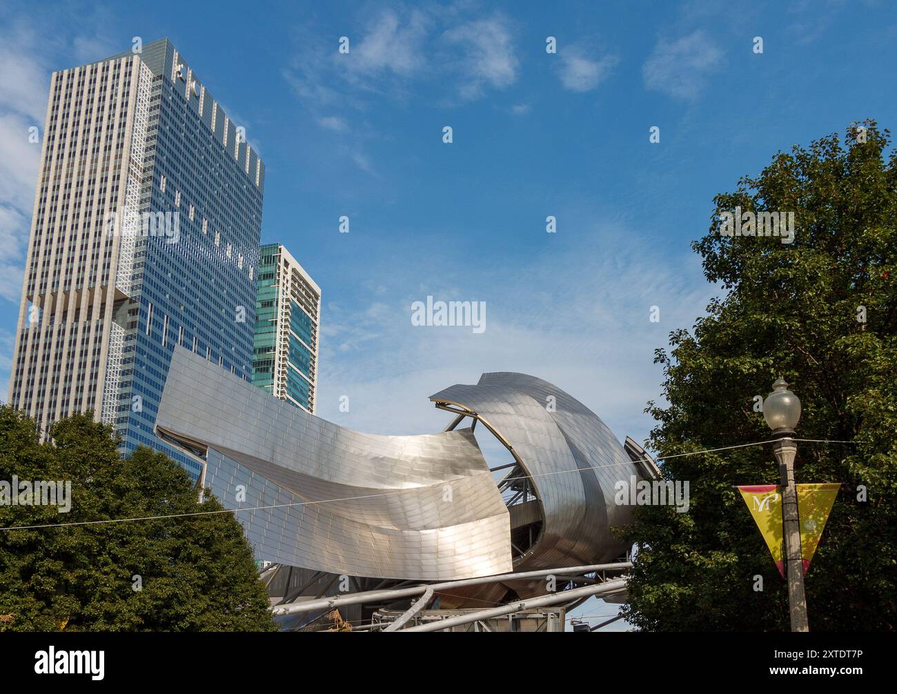 The Jay Pritzker Pavilion Modern Architecture Building in Millenium ...