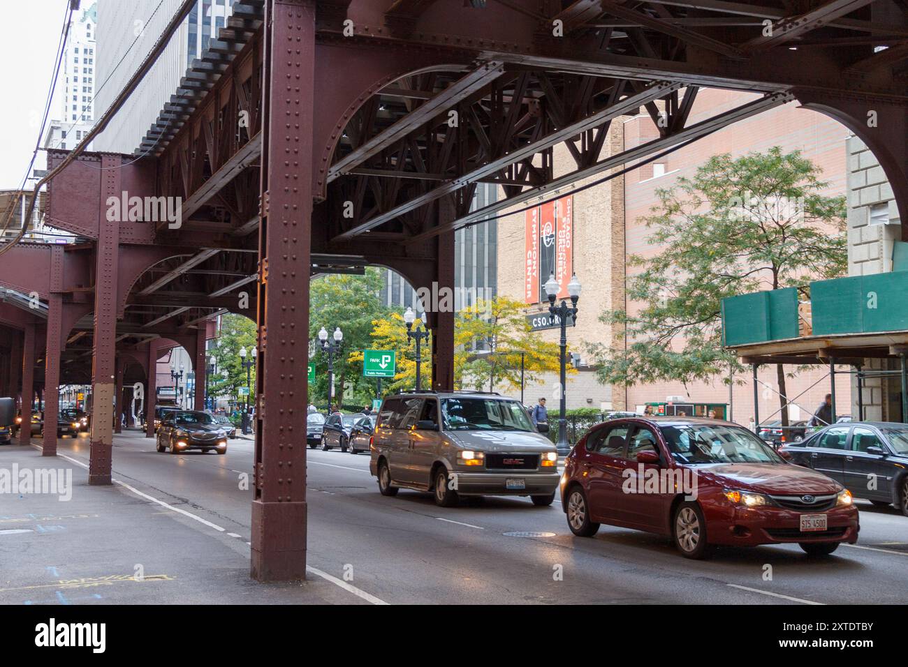 The Chicago L Eleveated Rapid Transit System at the Loop and the Modern ...