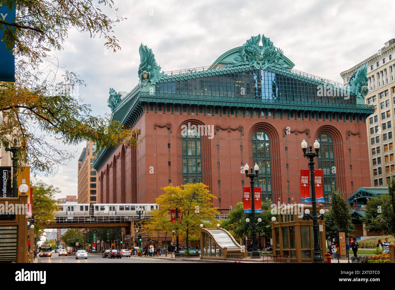 Harold Washington Chicago Public Library at The Loop, the Chicago L ...