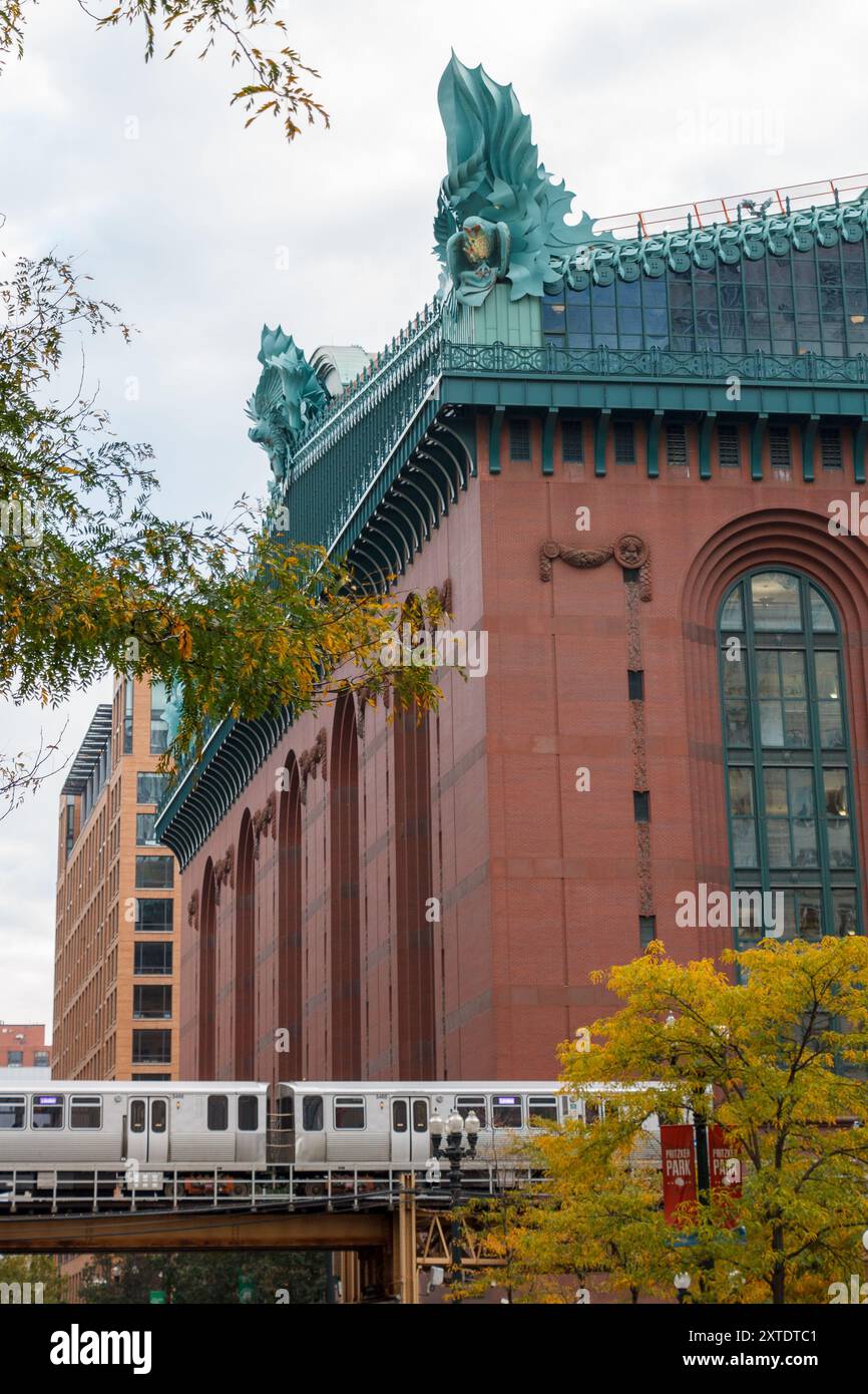 Harold Washington Chicago Public Library at The Loop, the Chicago L ...