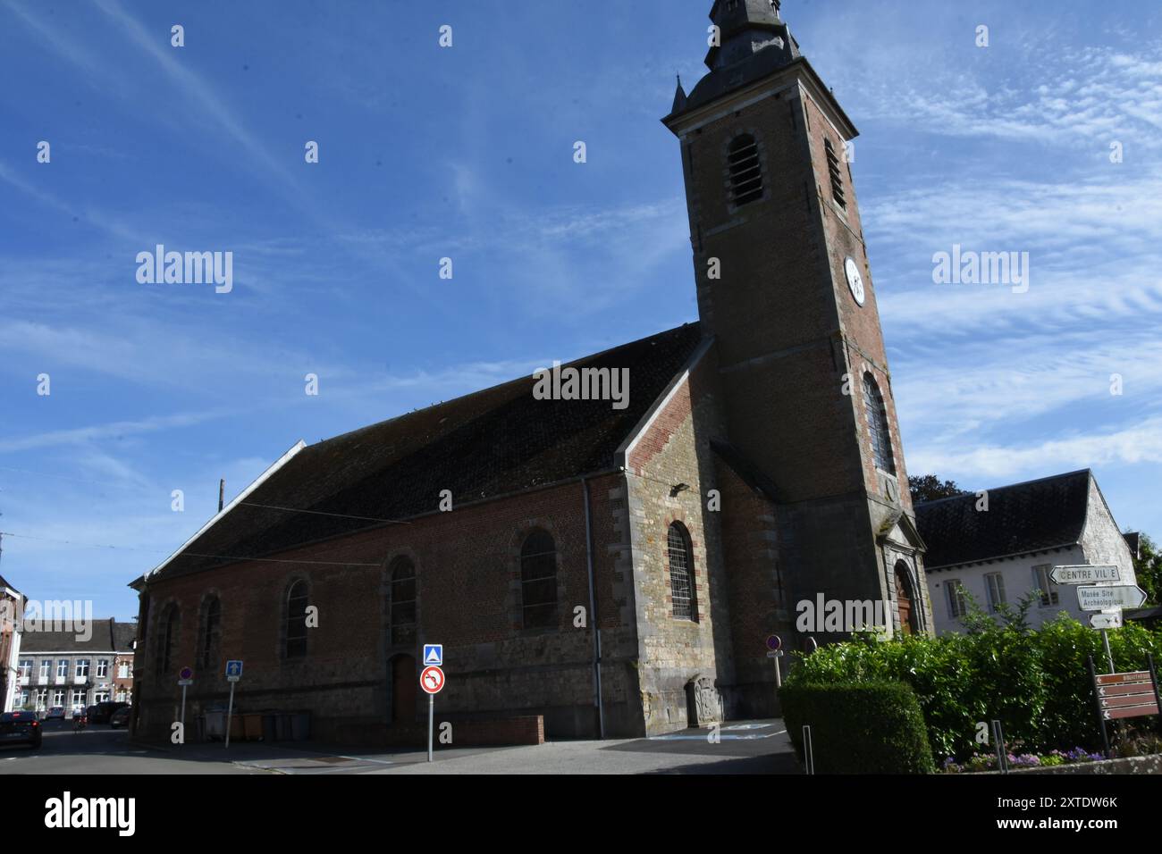 Eglise Notre Dame de l'Assomption à Bavay Stock Photo - Alamy