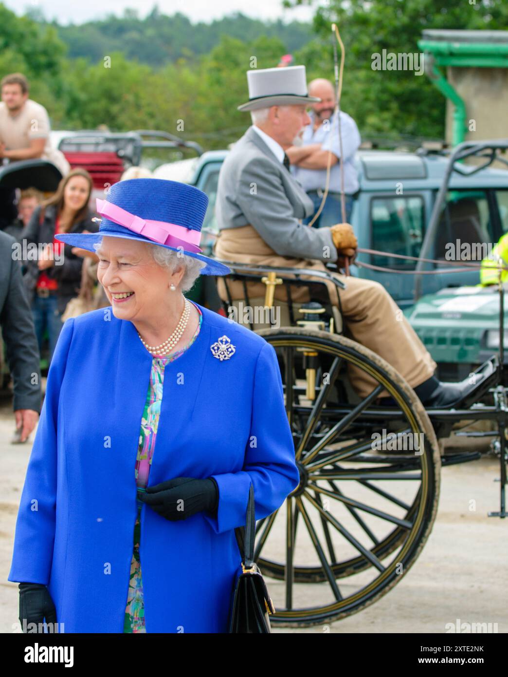 Queen Elizabeth II Meeting The Carriage Driving Class at the Great ...