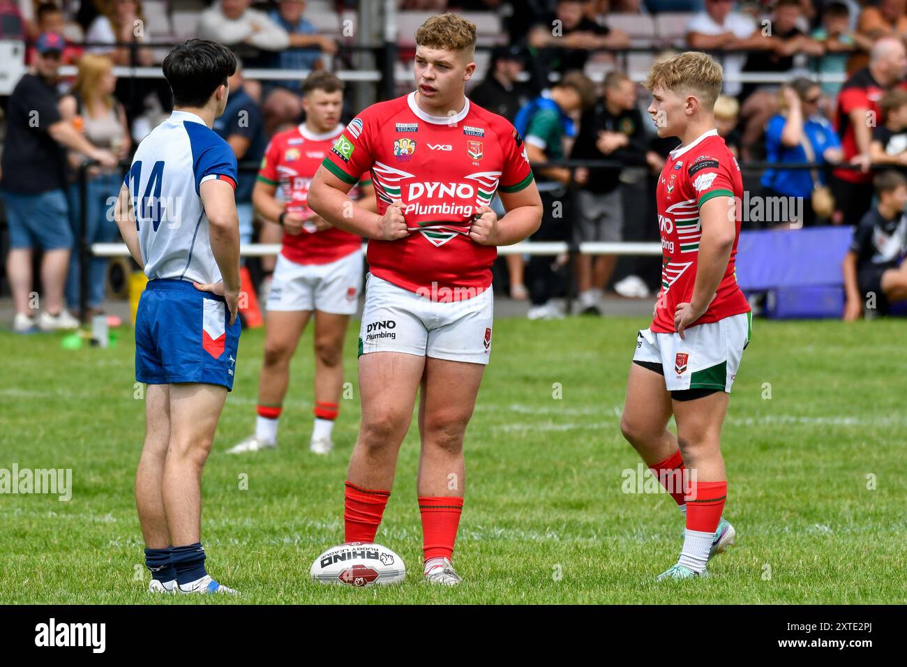 Neath, Wales. 3 August 2024. Declan Rigby of England Community Lions chats with Harvey Williams ...