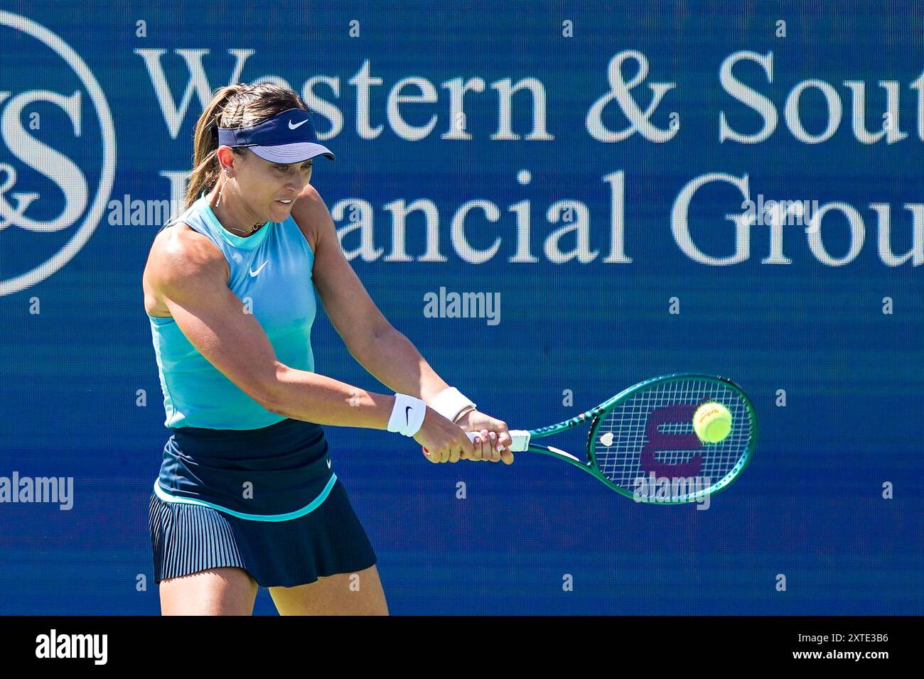 Mason, Ohio, USA. 14th Aug, 2024. Paula Badosa (ESP) returns a shot ...