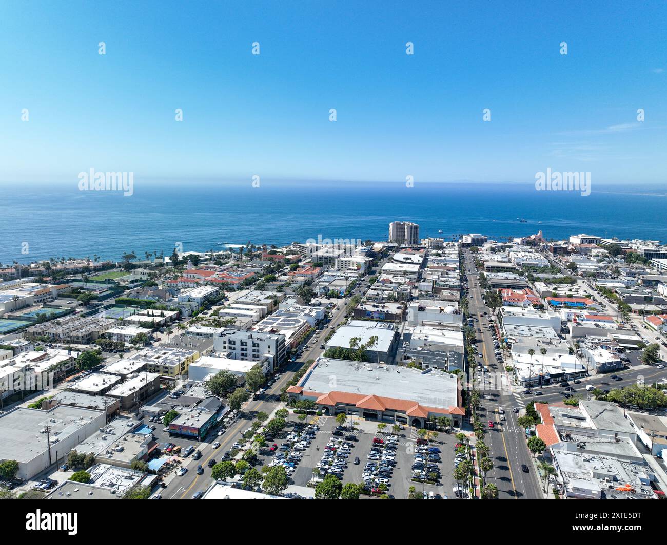 Aerial view over La Jolla with big villas and ocean in the background ...